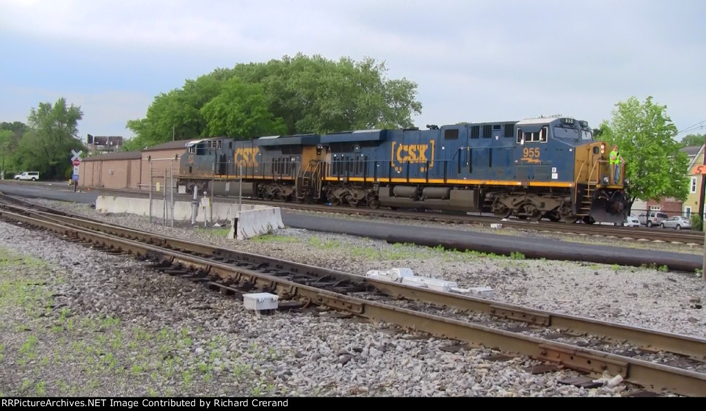 ES44AHs 955 and 877 Backing Into the Yard